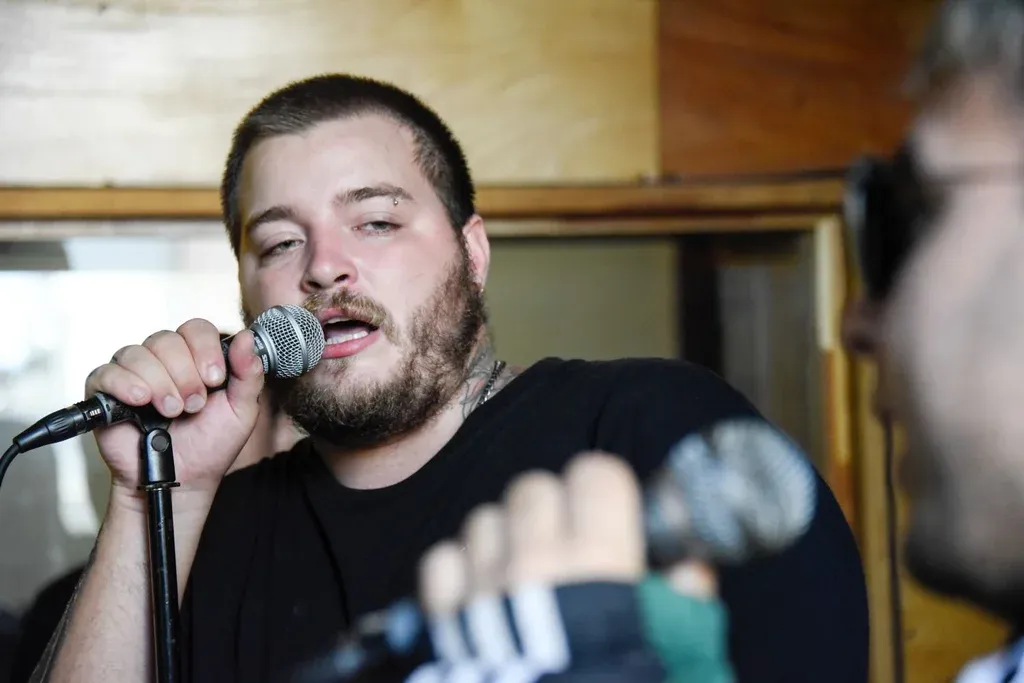 Zeballos, el rapero enamorado de las letras que empezó en las plazas y quiere dominar el mundo