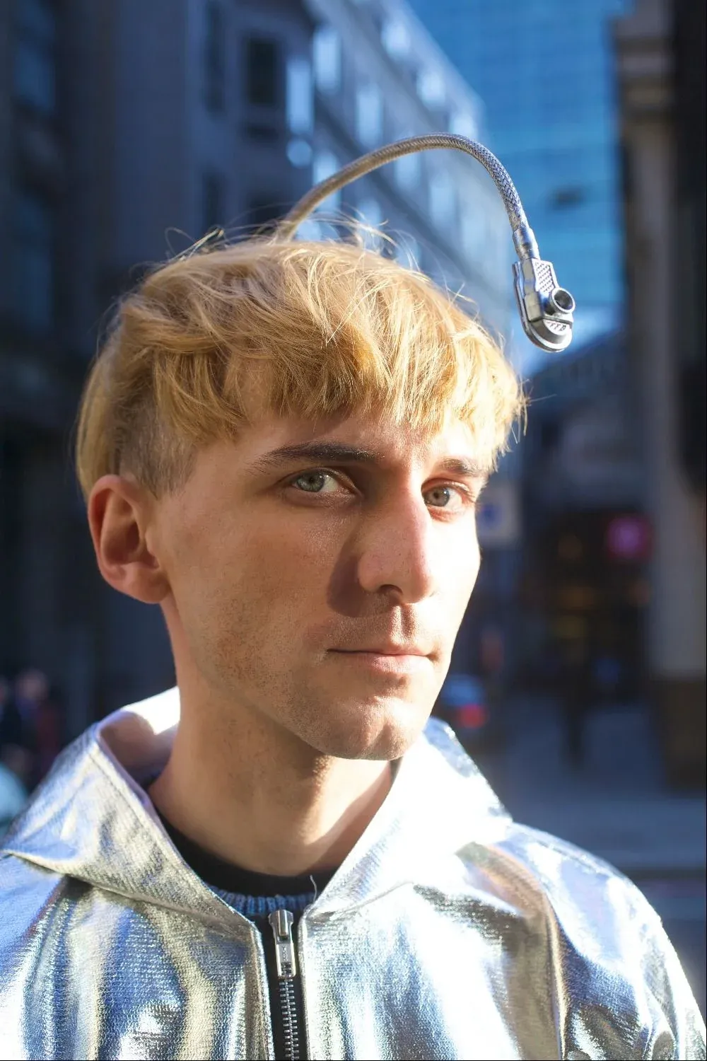 De humano a cyborg: quién es Neil Harbisson, el primer cyborg de la ...