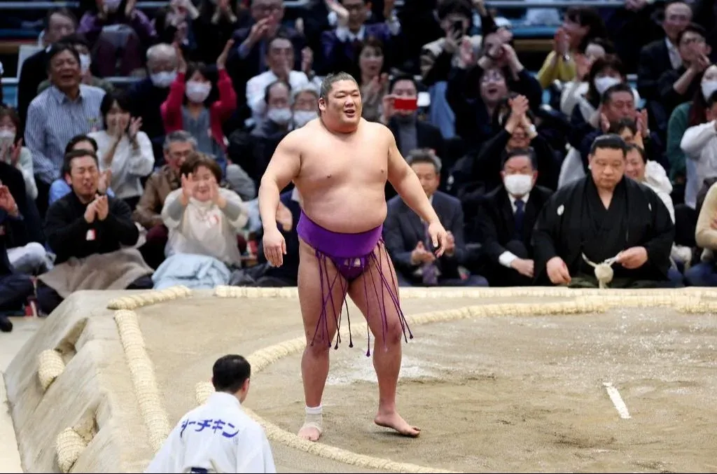 Takerufuji, el joven luchador que entró en la historia del sumo con un ascenso fulgurante; mirá ...