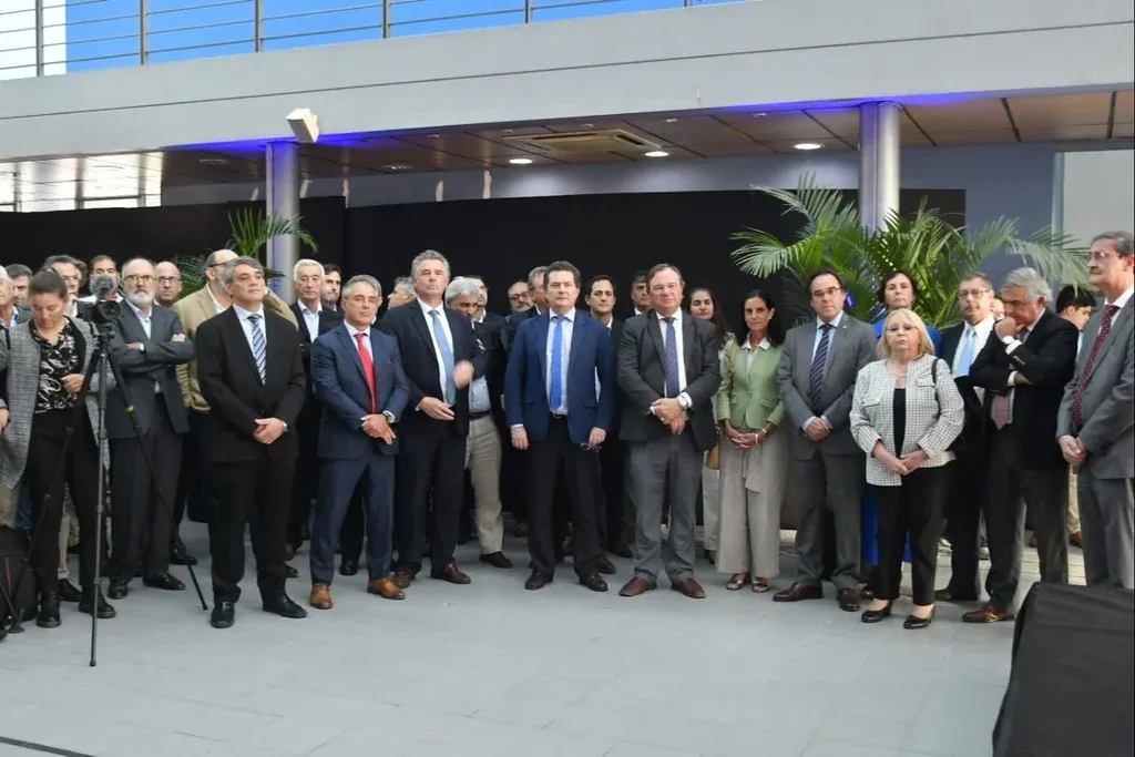 Video: así fue la llegada del primer tren de UPM 2 por el Ferrocarril ...