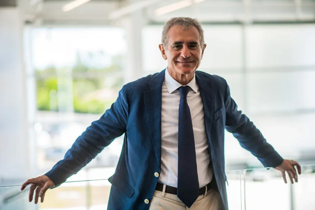 ¿Quién es Manuel Antelo, el argentino que está invirtiendo millones en ...