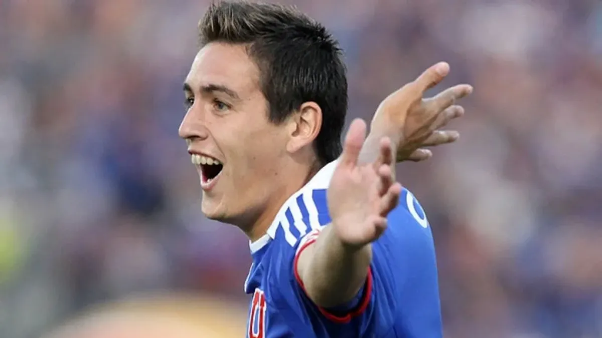 La barra de la U encaró al ex Nacional Matías Rodríguez