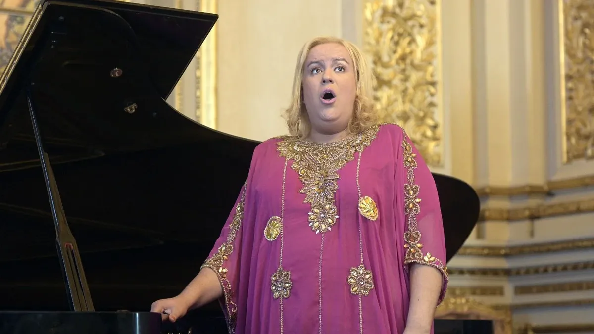 La historia de María Castillo, la primera artista transexual en cantar ...