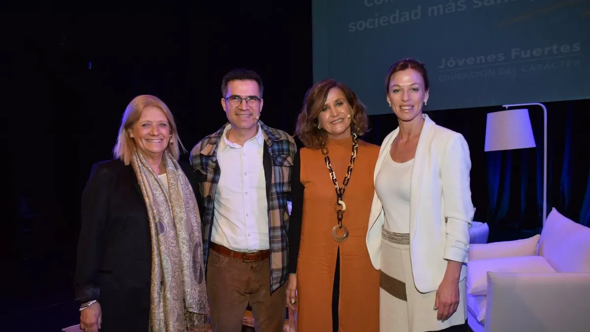 Lorena Ponce de León acompañó evento de recaudación de Jóvenes Fuertes