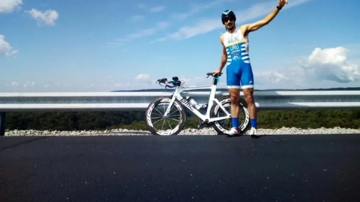 Angeloro con la celeste en el Mundial de Ironman 70.3