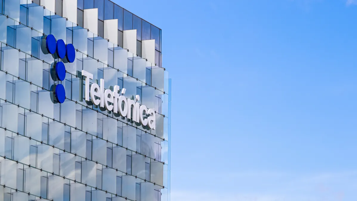 Las acciones de Telefonica suben en el Ibex 35 tras la venta de la ...