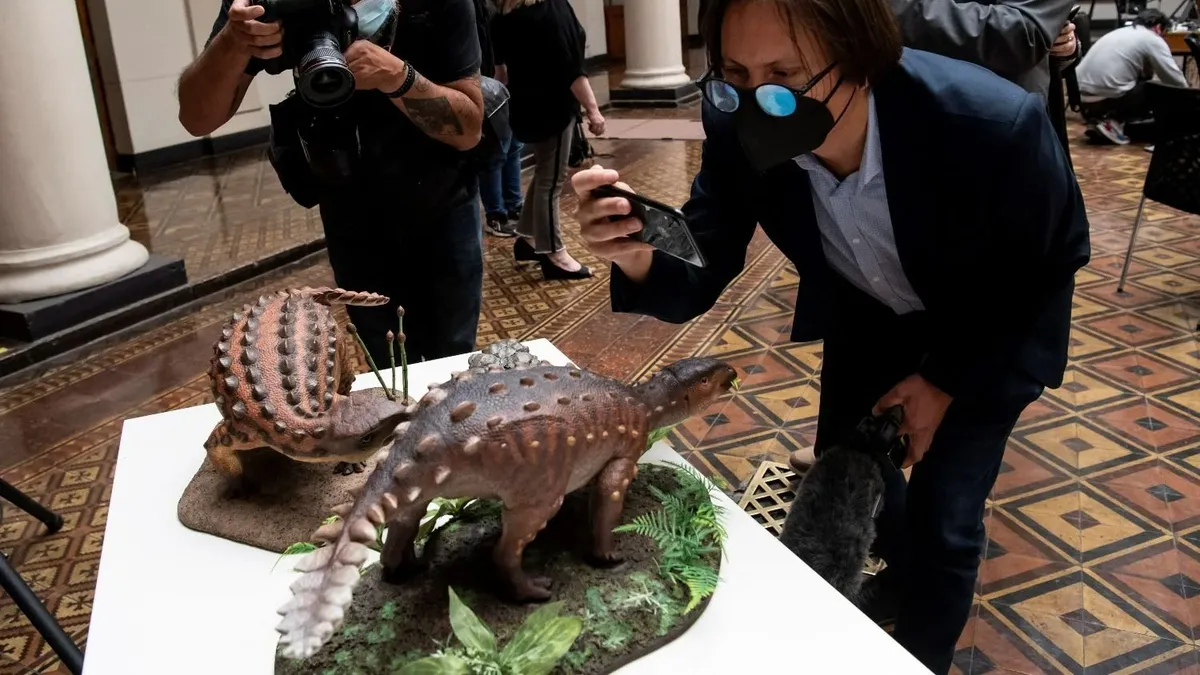 El Stegouros, el dinosaurio descubierto en Chile con una cola que ...