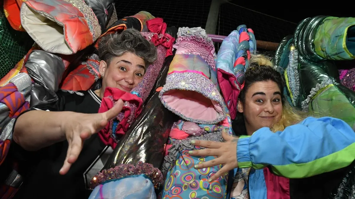 Las Jimenas, la dupla de figuras de Nos Obligan a Salir, la murga campeona del Carnaval 2024
