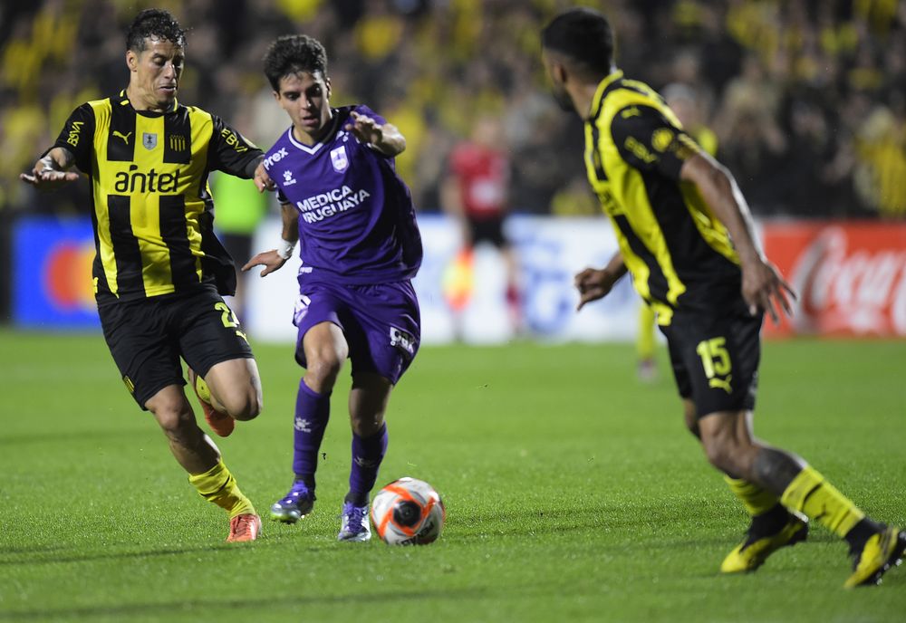 Peñarol 2-0 Defensor Sporting: con goles de Arezo y Maxi Silvera, el ...