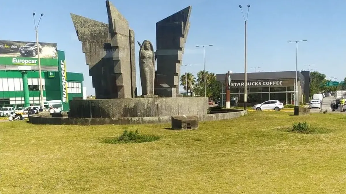 Una mujer de 21 años murió tras chocar su moto contra un ómnibus en la ...