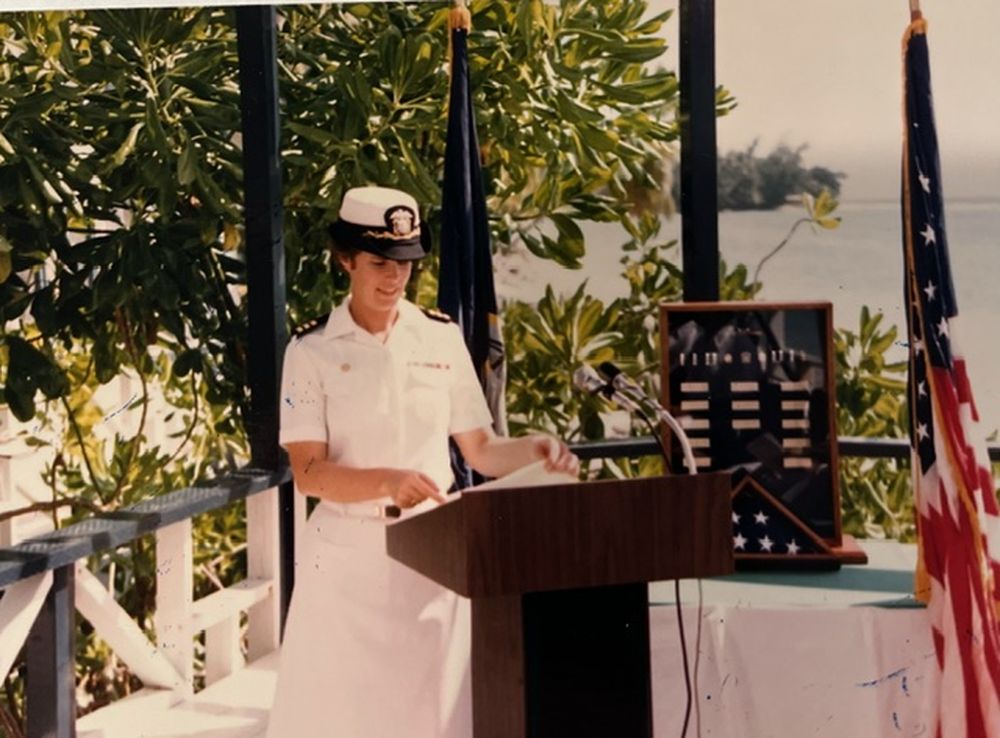 Cruzan al secretario de Defensa de Trump por no querer mujeres en la ...