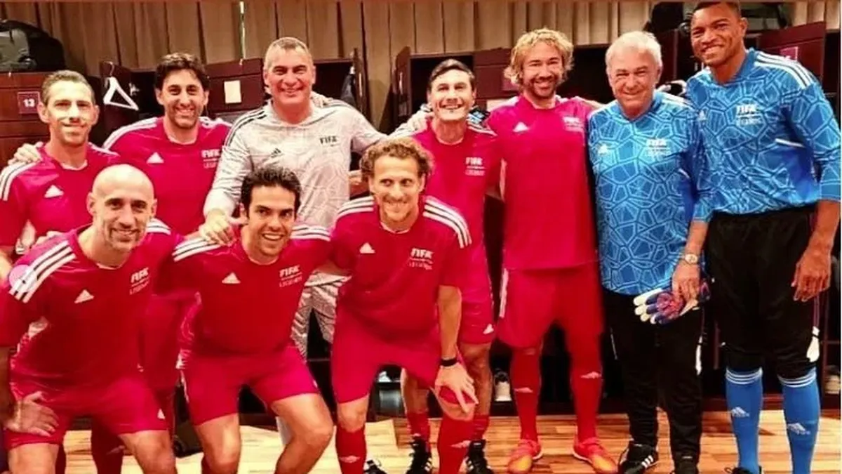 La magia está intacta: Forlán y Lugano jugaron partido de leyendas FIFA ...