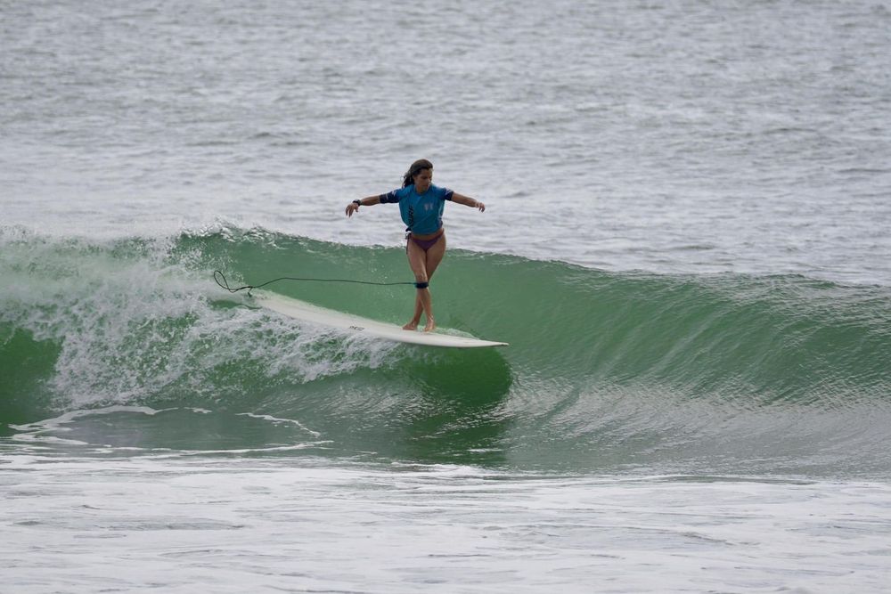La surfista uruguaya Marcela Machado fue campeona en Guatemala