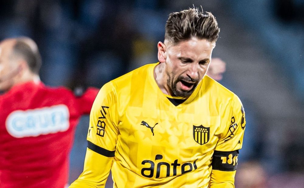 Peñarol lo dio vuelta en cuatro minutos con goles que llegaron desde el ...