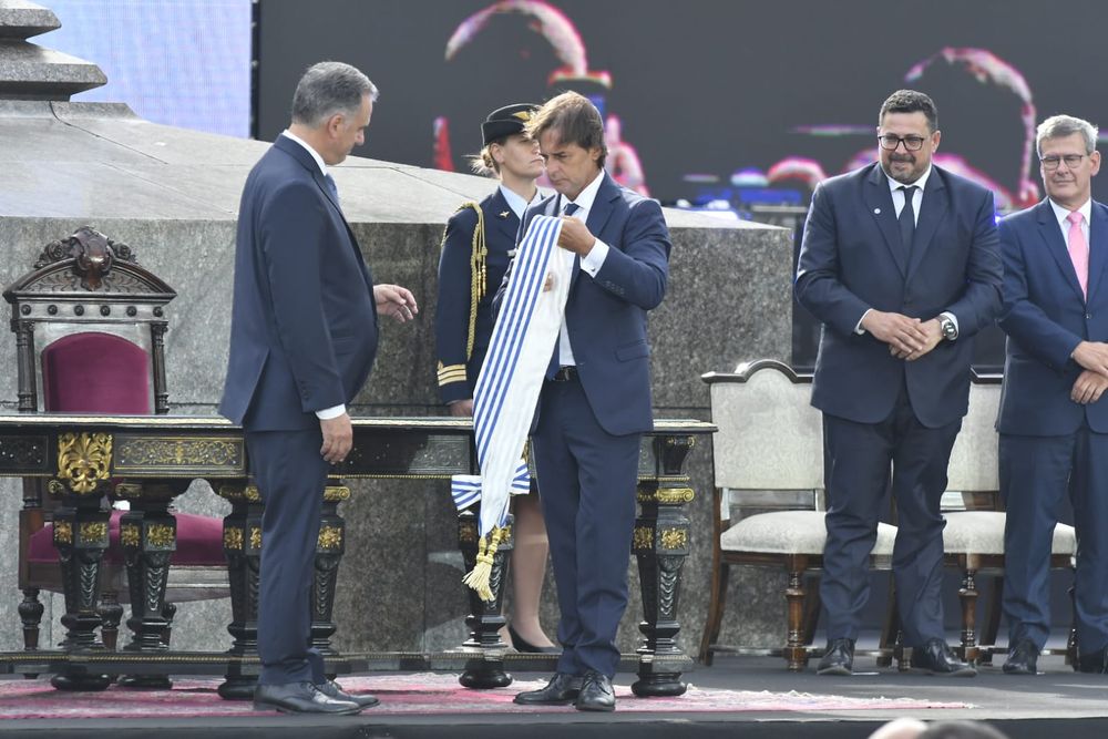Asunción de Yamandú Orsi EN VIVO: repasá todo lo que pasó este 1° de ...