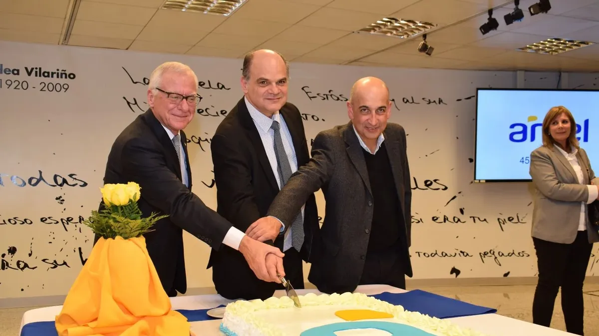 45 años con servicios de Antel