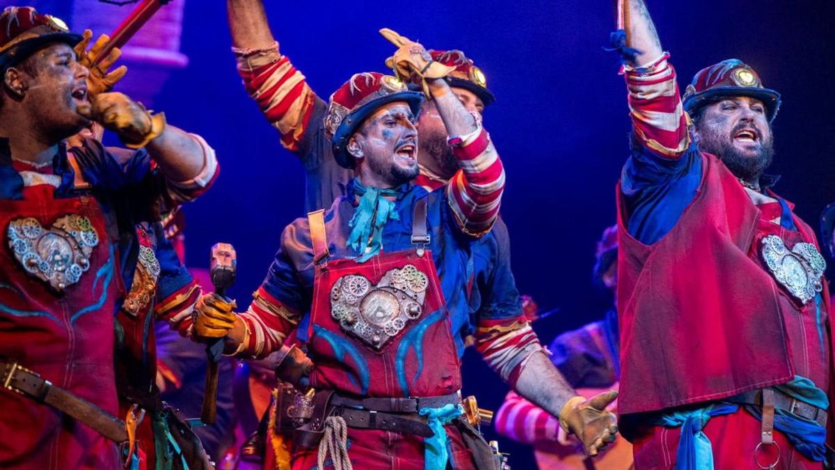 La comparsa El Corazón de Cádiz recibe una lluvia de insultos tras ...