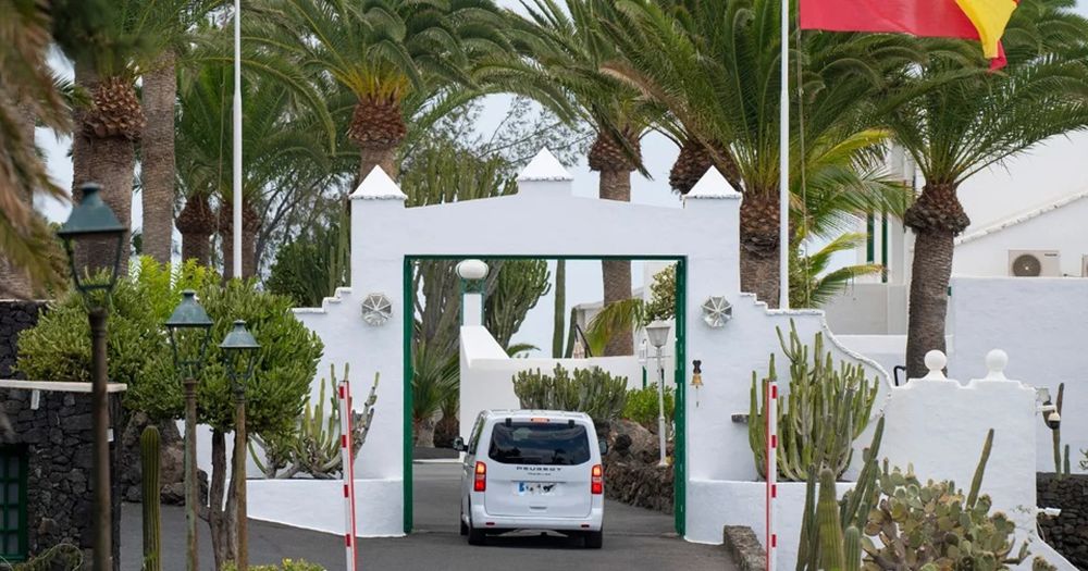 Las vacaciones super blindadas de Pedro Sánchez en Lanzarote, con un ...