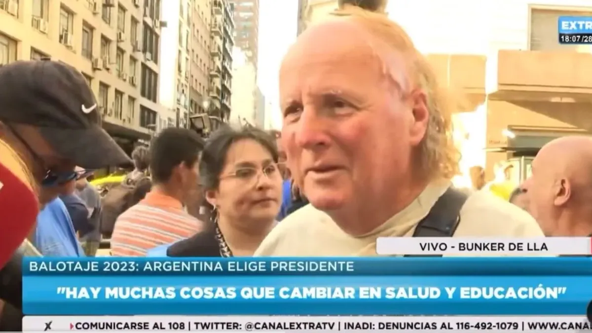 El colorado de Omar festejó en el búnker de Milei y se volvió viral ...