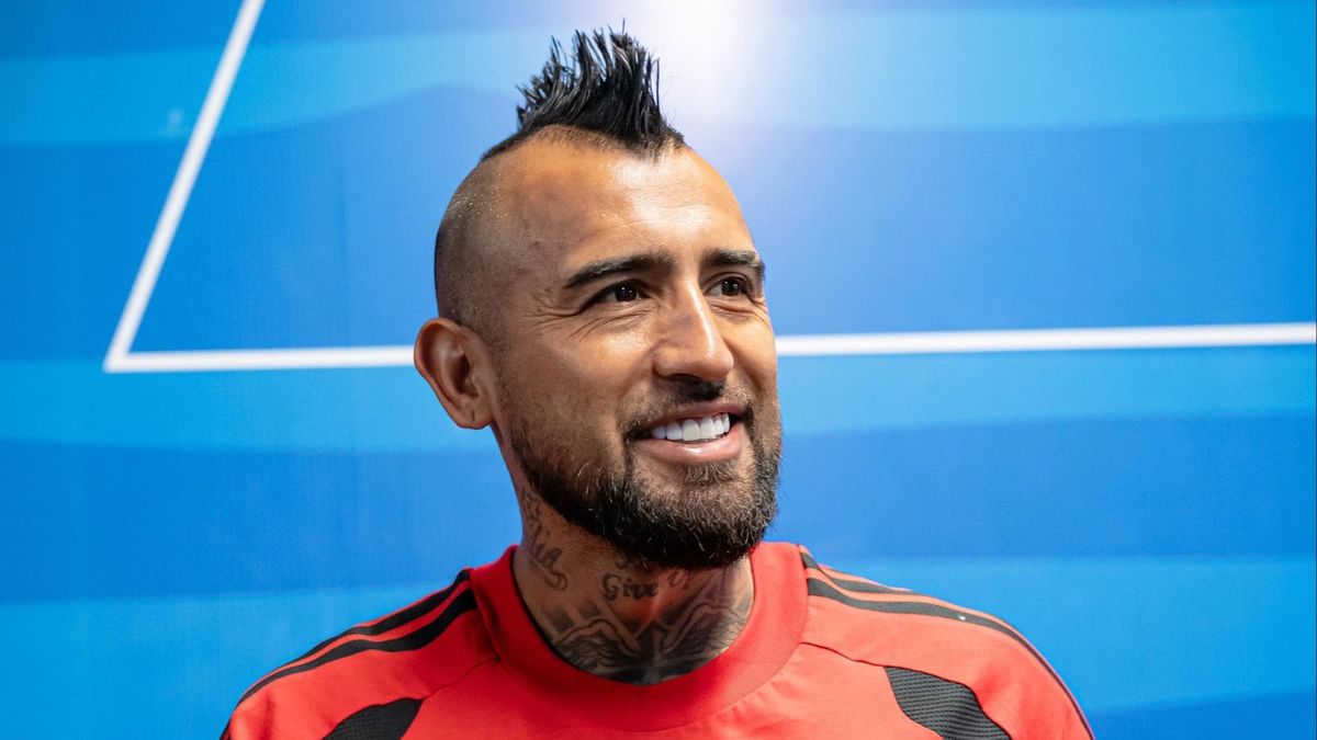 Peñarol le regaló una camiseta oficial a Arturo Vidal y lo hizo socio ...