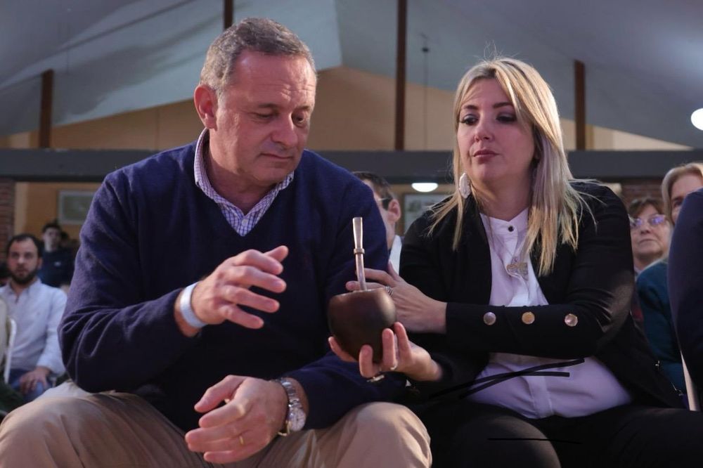 El elogio de Delgado a Ripoll por el que le pidió perdón a su esposa: un bombón y la frutilla de ...