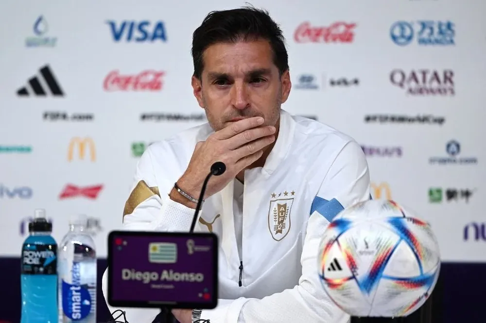 Diego Alonso se va de la selección uruguaya luego de la eliminación del Mundial Qatar 2022