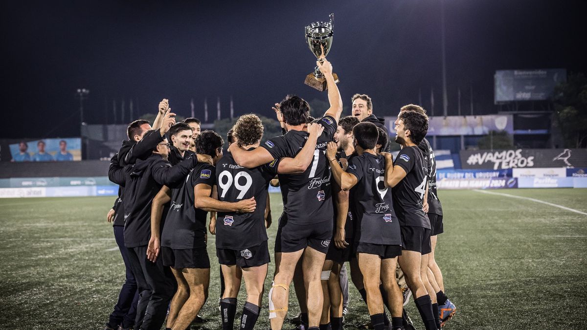 Los Cuervos fueron los campeones del Seven de la URU; mirá el podio del torneo