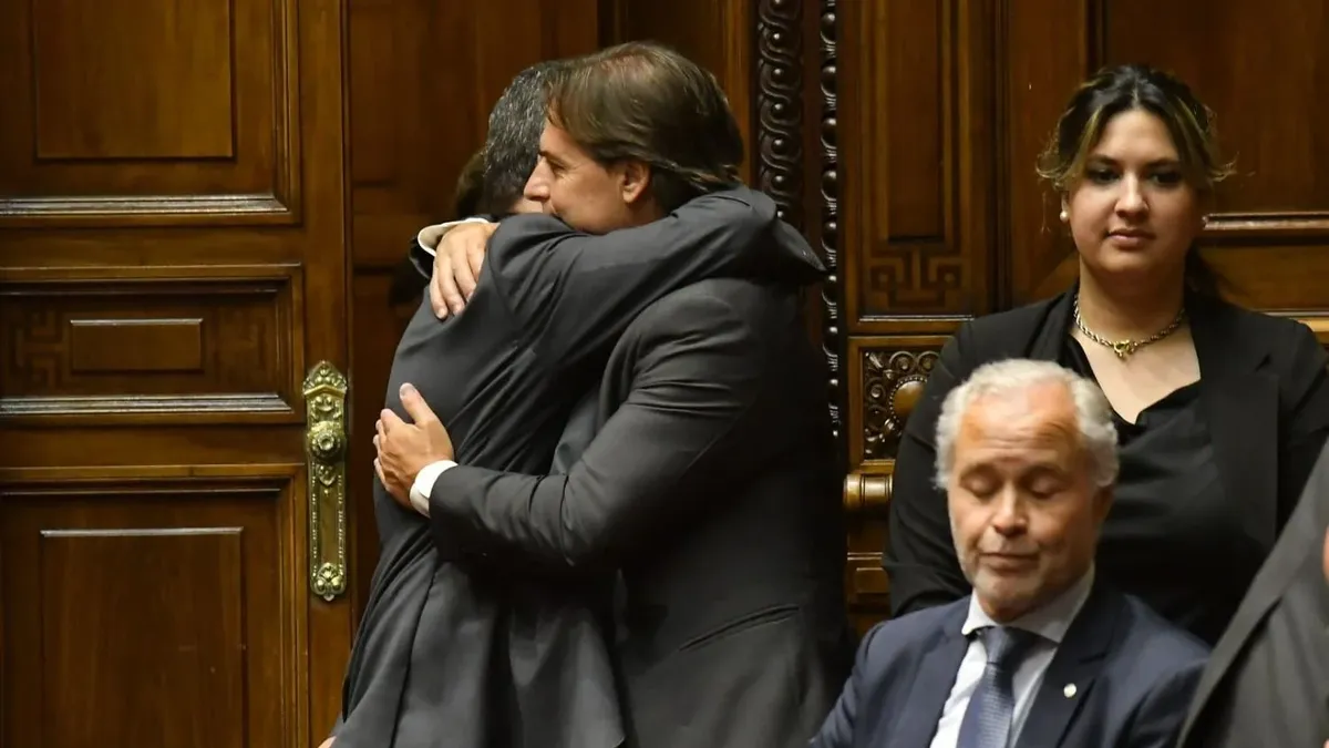 Con la presencia de Lacalle Pou, diputados homenajearon a Carlos Julio ...