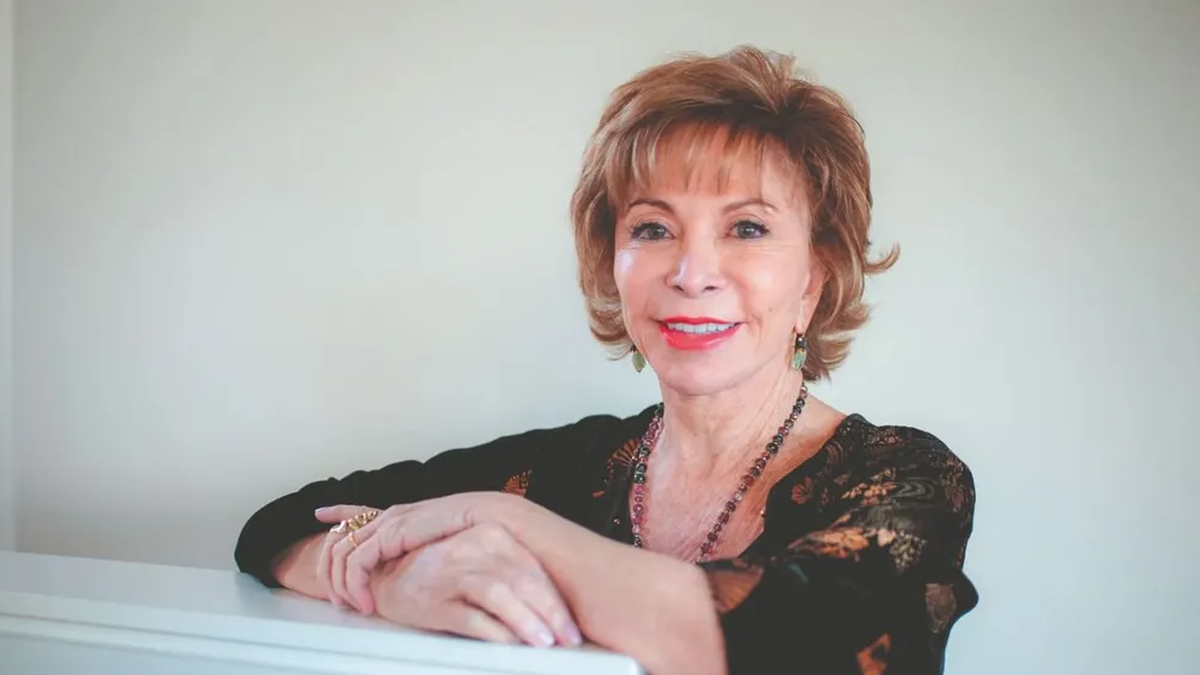 Isabel Allende abrirá este jueves la Feria del Libro de Montevideo junto a Blanca Rodríguez en ...