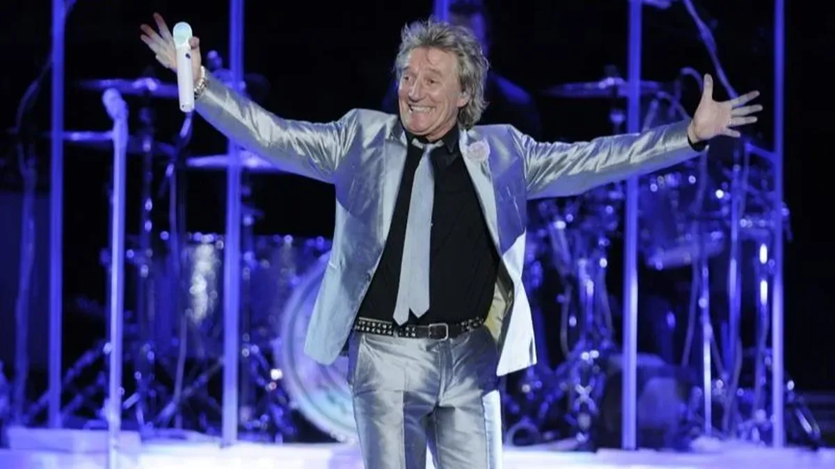 Rod Stewart cumple 80 años sin planes de retiro y en un megayate en el Caribe