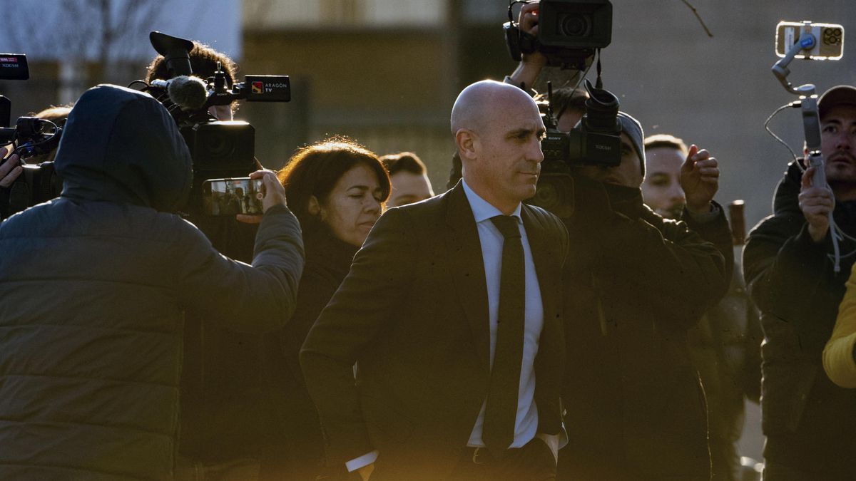 La Fiscalía pide condenar a Luis Rubiales, un presidente que no tuvo ...