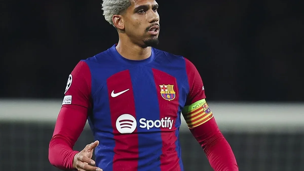 Ronald Araújo vuelve a pronunciarse en base a su futuro