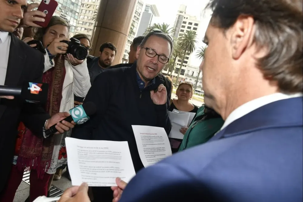 Cincuentones vuelven a la carga: reclaman devolución de porcentaje ...