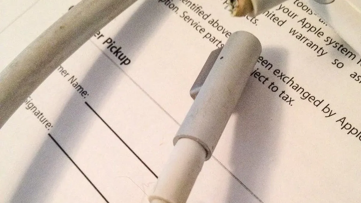 Cómo arreglar cables rotos (sin cinta aislante)