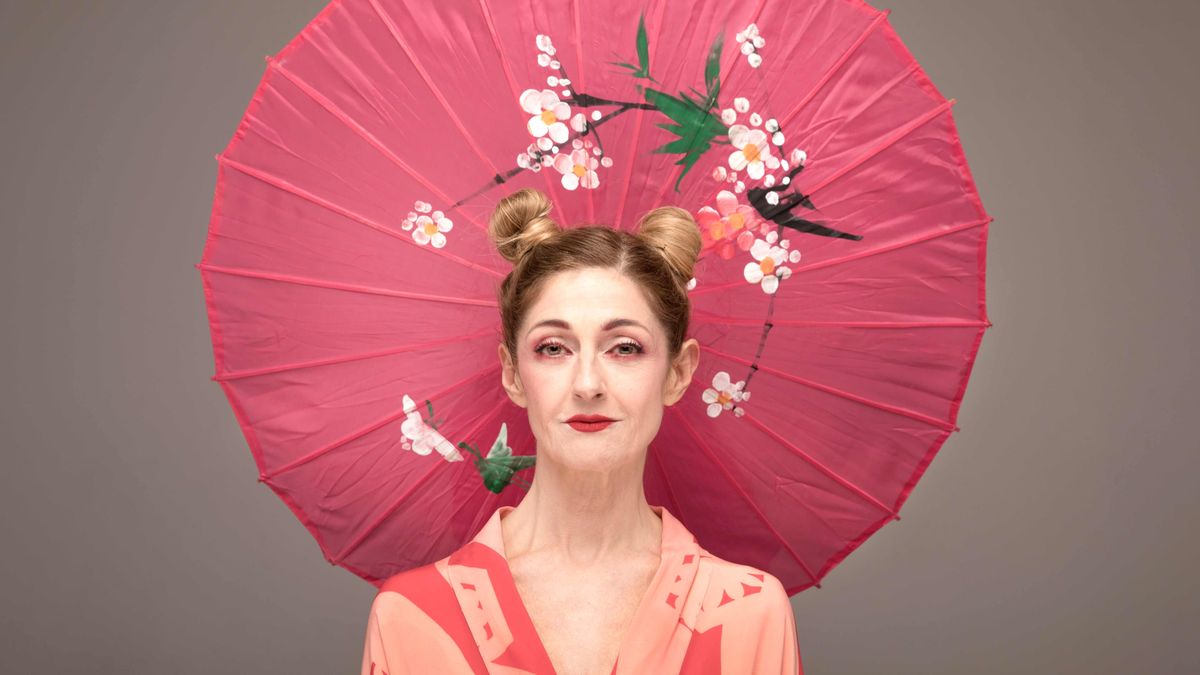 Carola Reyna presenta Okasan en Madrid: La vida es todo junto, es el que se va y el que se queda