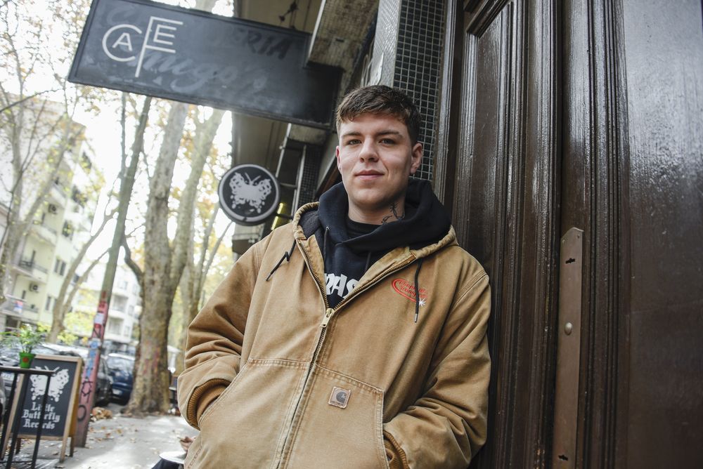 La historia de Knak, el artista uruguayo que pasó de los sótanos a los grandes festivales