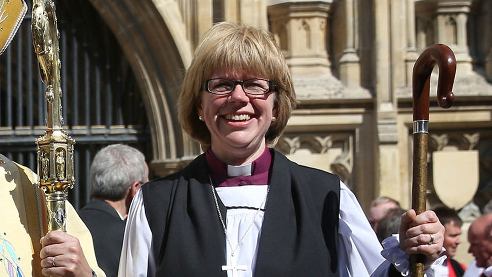 Histórico: Sarah Mullally se convierte en la primera obispa de la ...