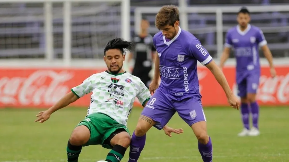 La pausa y el fútbol de Defensor lo puso Matías Cabrera