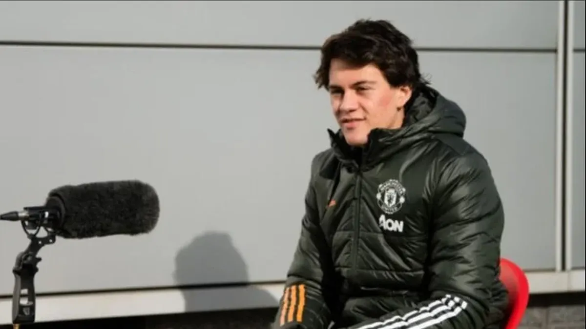 Pellistri en su camino, entre Forlán y el Chino Recoba