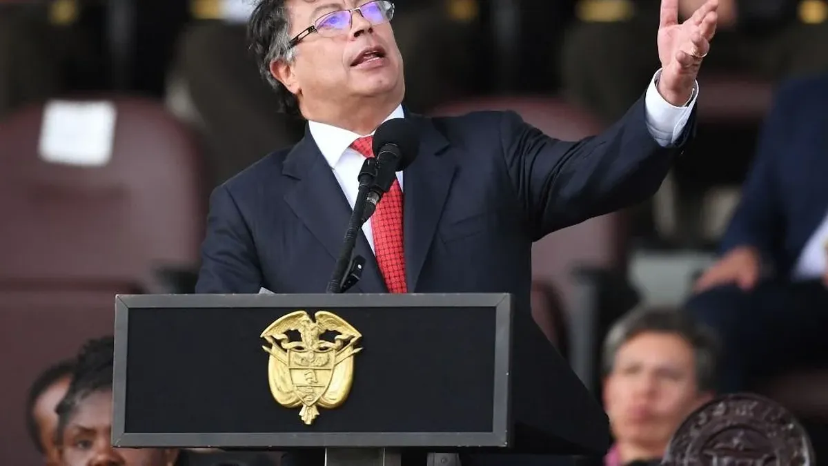 Gustavo Petro llega este lunes a Lima para asumir la presidencia de la ...