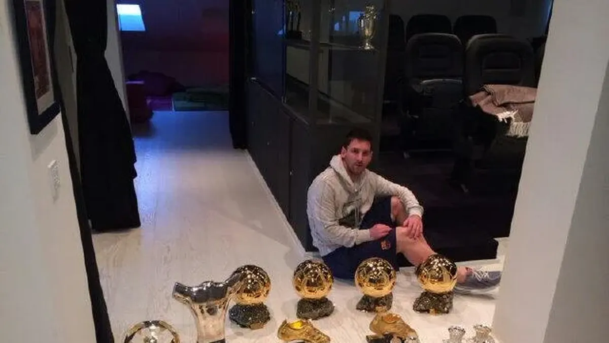 El hermano de Messi calienta el Balón de Oro