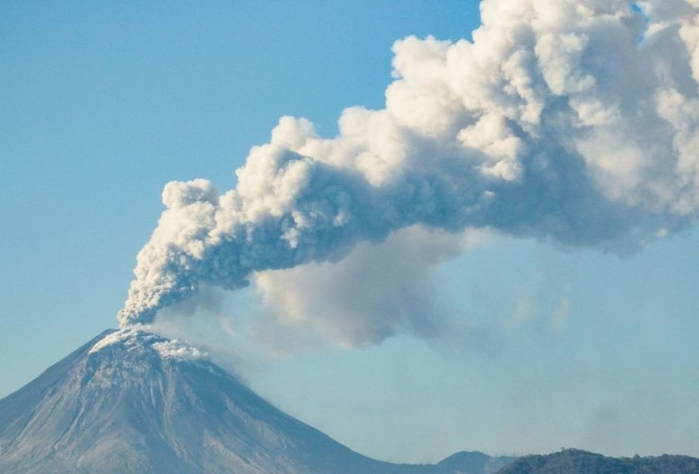 Varías compañías anulan sus vuelos a Bali por la erupción de un volcán