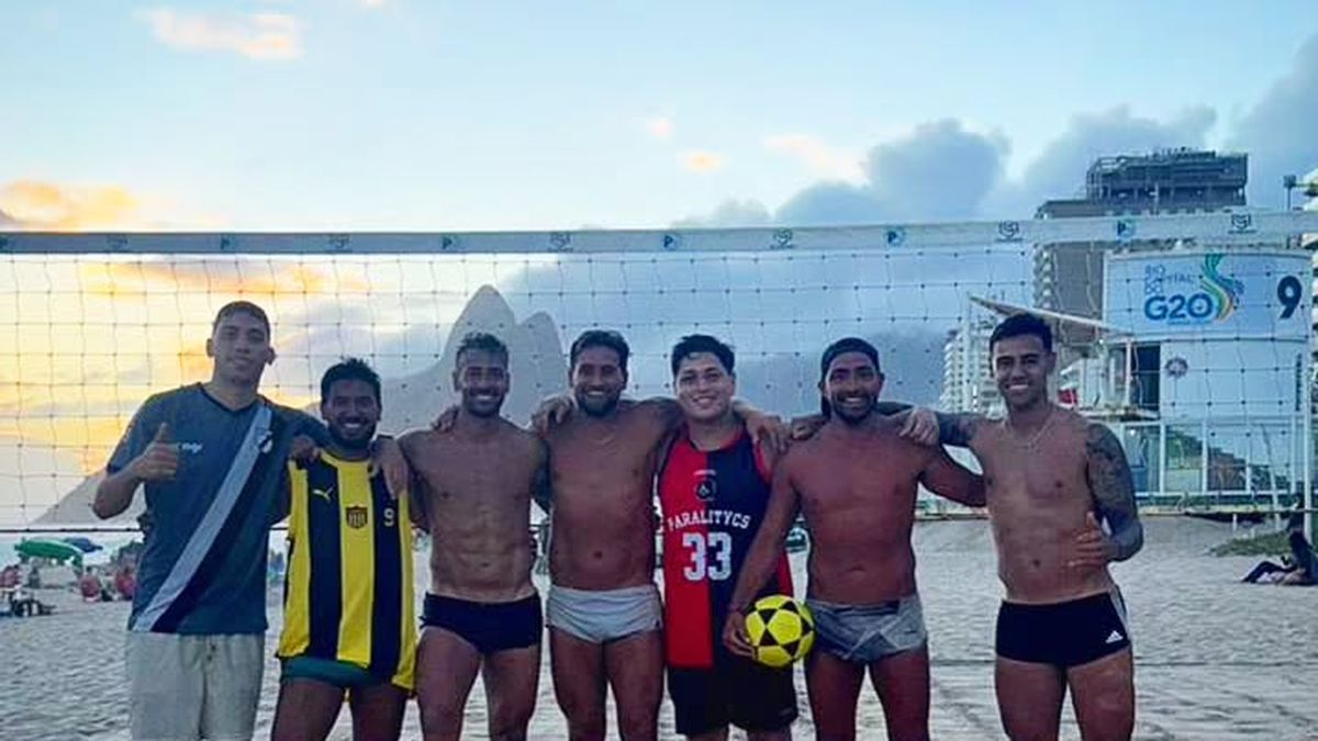 El campeón con Peñarol que se puso la sunga y jugó al futvoley en Río ...