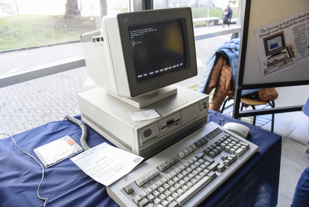 La Facultad de Ingeniería mostró sus viejas computadoras de hasta 40 ...
