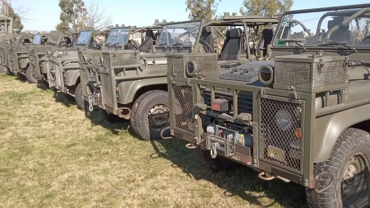 Se rematan 24 vehículos Land Rover que pertenecieron al Ejército