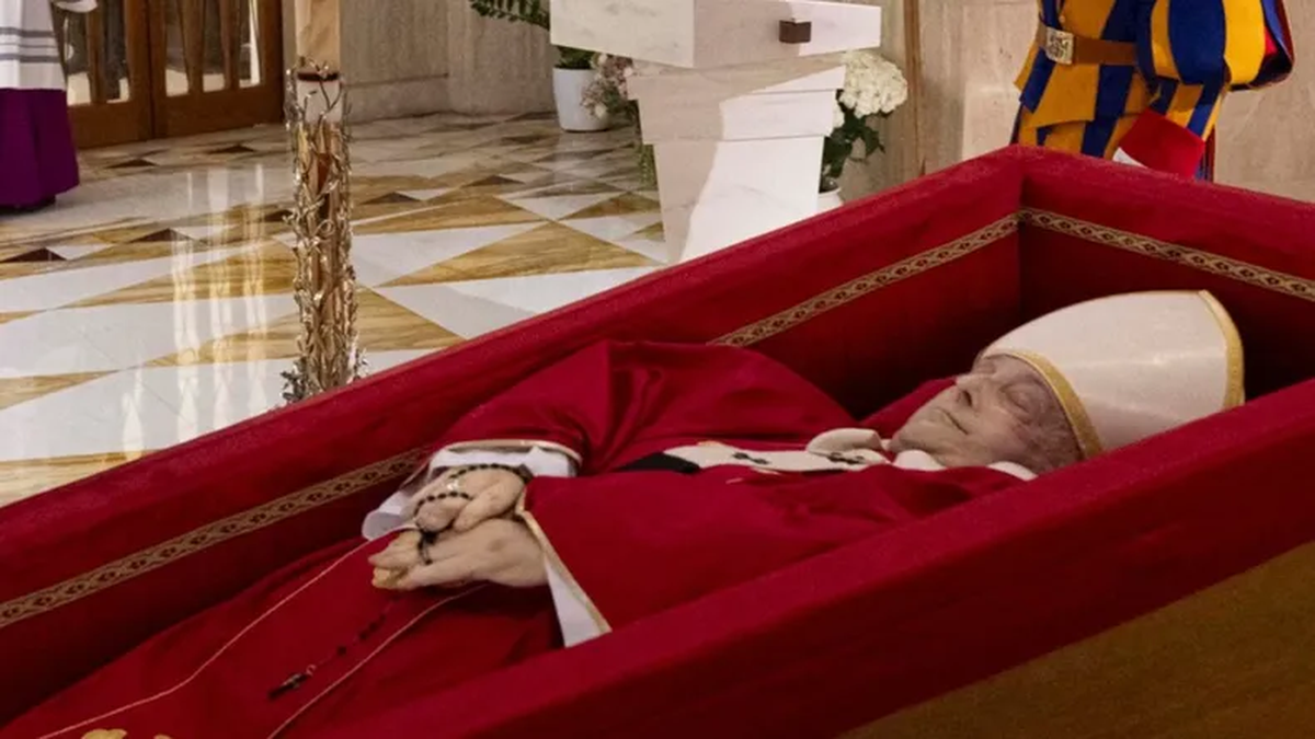 El papa Francisco pidió no ser embalsamado: cómo es la técnica ...