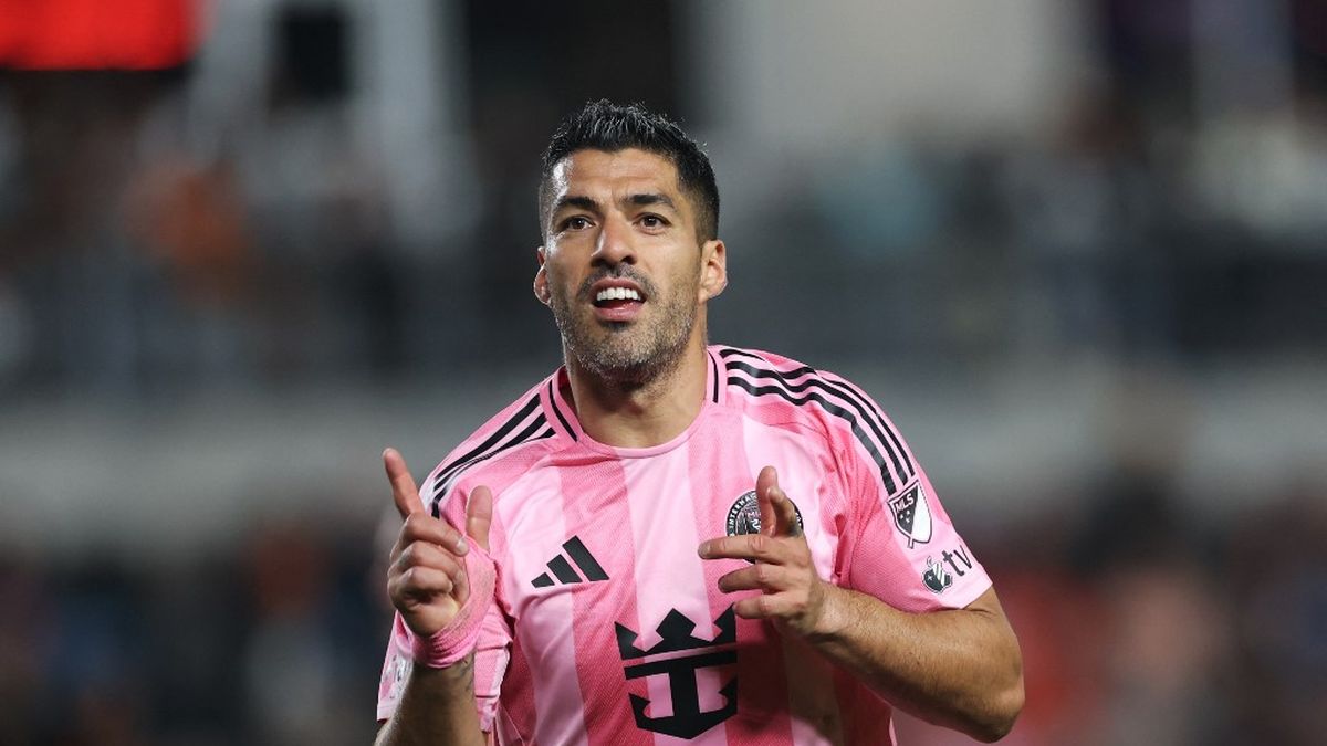 El particular premio que recibió Luis Suárez luego del partido que ganó ...