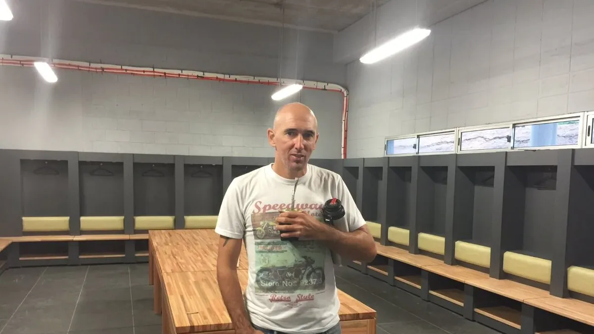 La foto del ex Peñarol Nico Rotundo “con un crack del fútbol mundial”