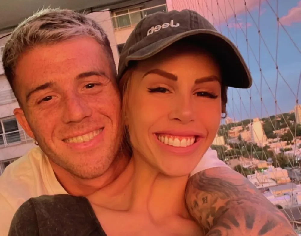 Anto Lima, la esposa del Colo Ramírez, vio un cepillo con los colores ...