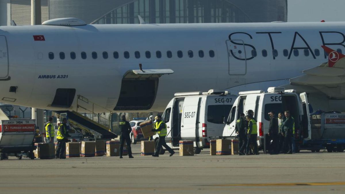 Amenaza de bomba en Barcelona: una broma en el móvil de un pasajero ...